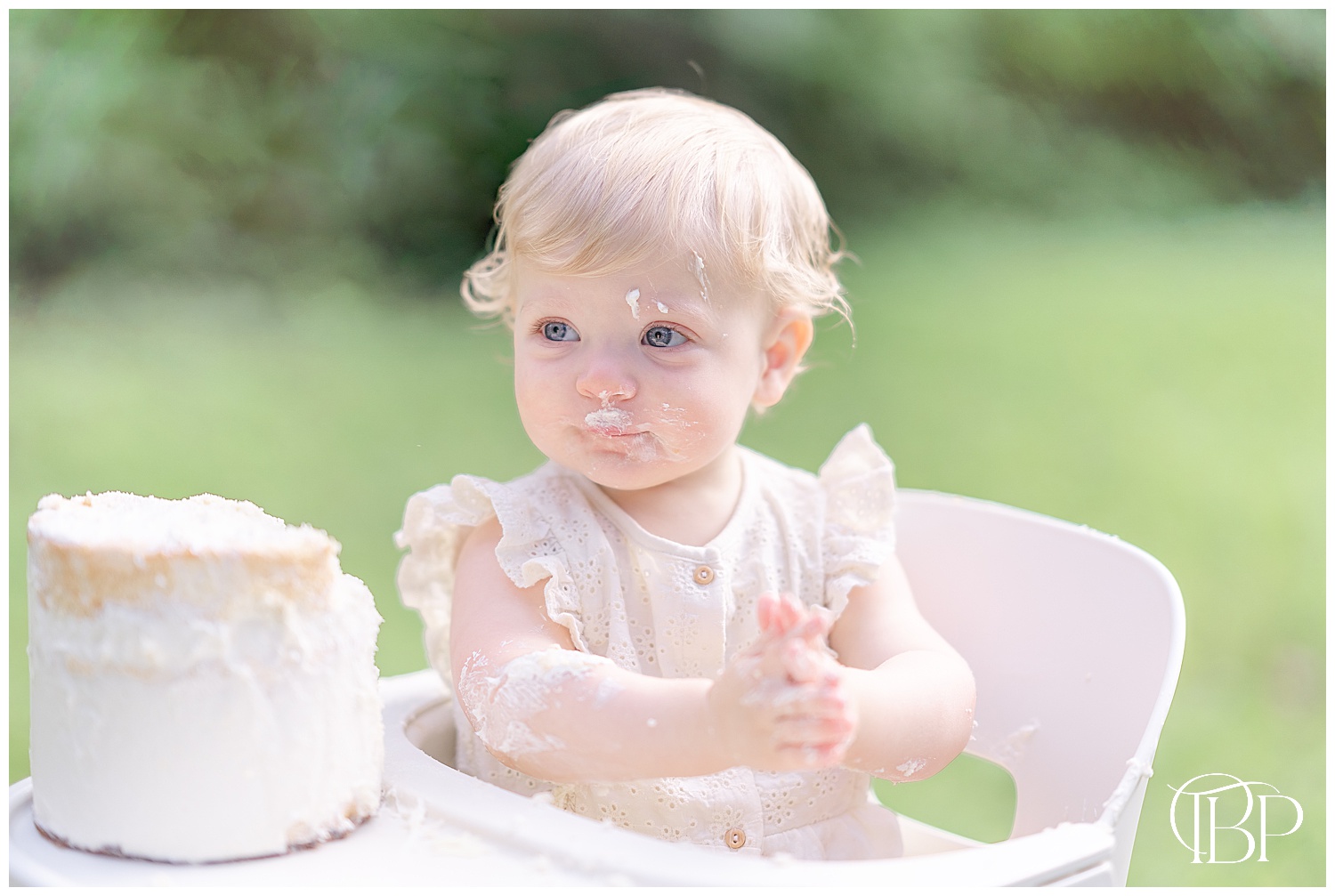 Backyard Cake Smash Photos | Warrenton, VA - TuBelle Photography